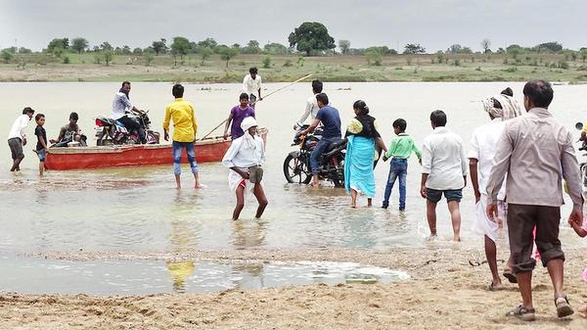 Profits pour in with the rain for Penganga’s boatmen - The Hindu