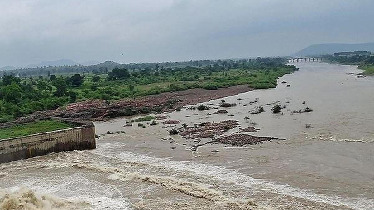 Outflows continue from Kadem dam - The Hindu