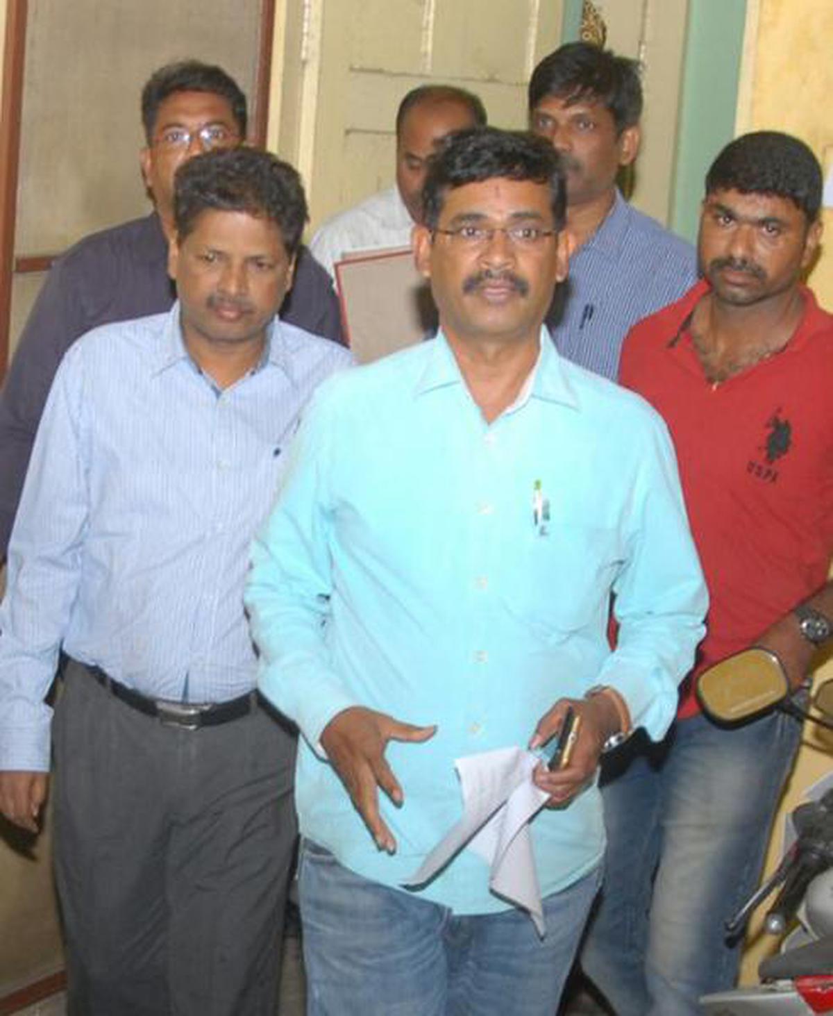 Judge arrested on corruption charge - The Hindu