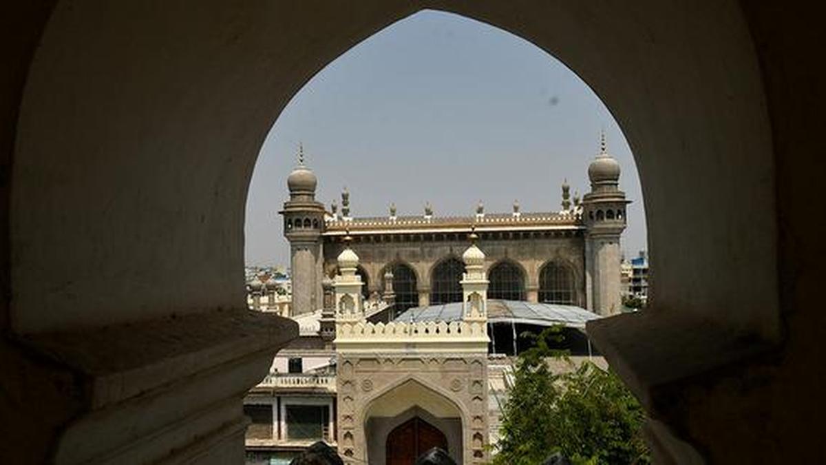 Fatwa allows social distancing, wearing of mask during prayers - The Hindu