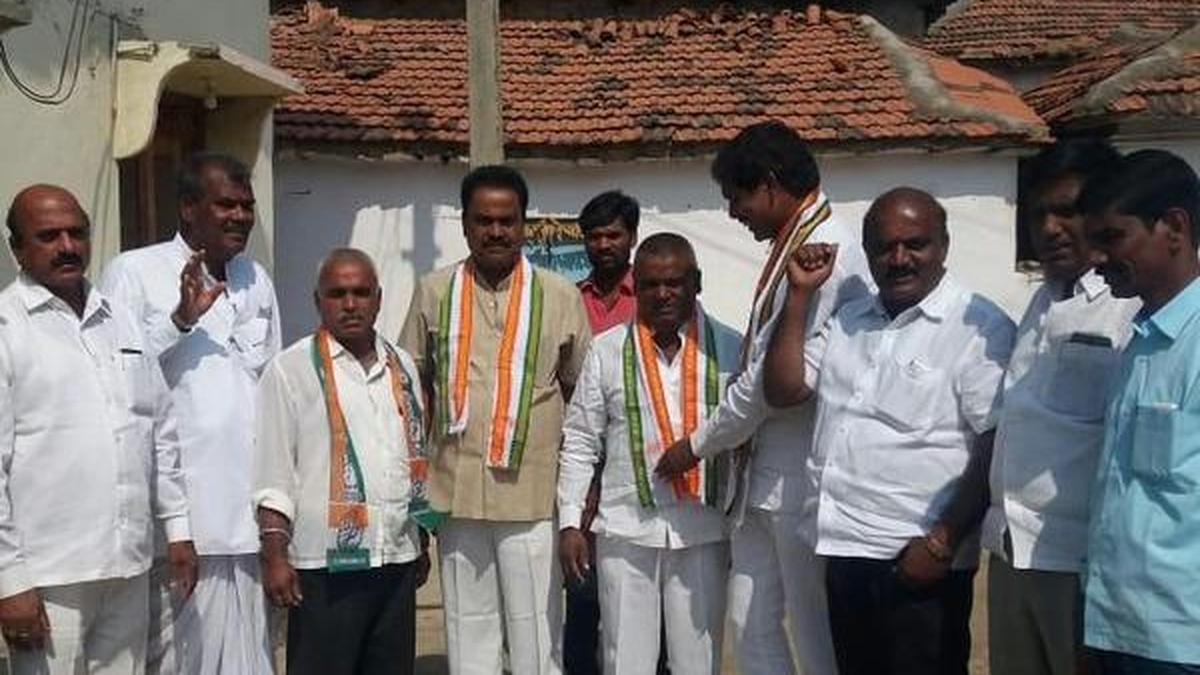 Voters donate for Congress candidate’s campaign in Yellareddy ...