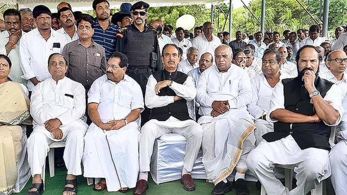 Hundreds bid farewell to Jaipal Reddy - The Hindu