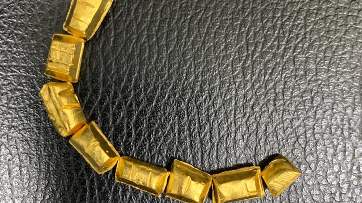 Gold seized from passenger who arrived at Hyderabad airport from Dubai ...