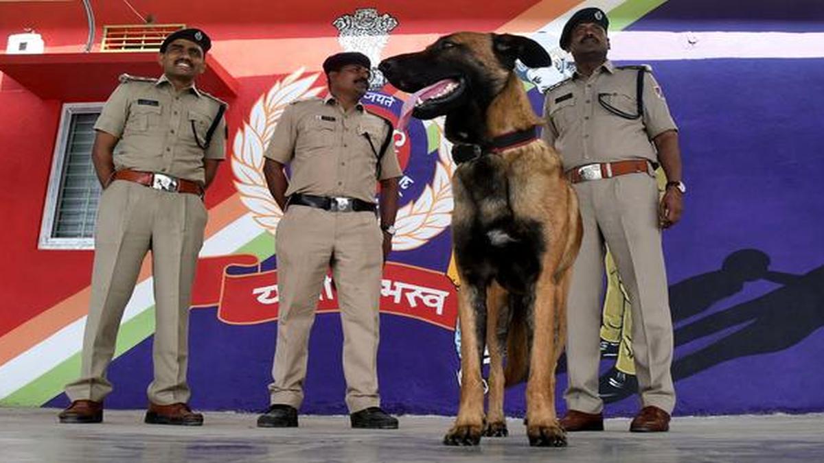 RPF conducts random security check at Kazipet station - The Hindu