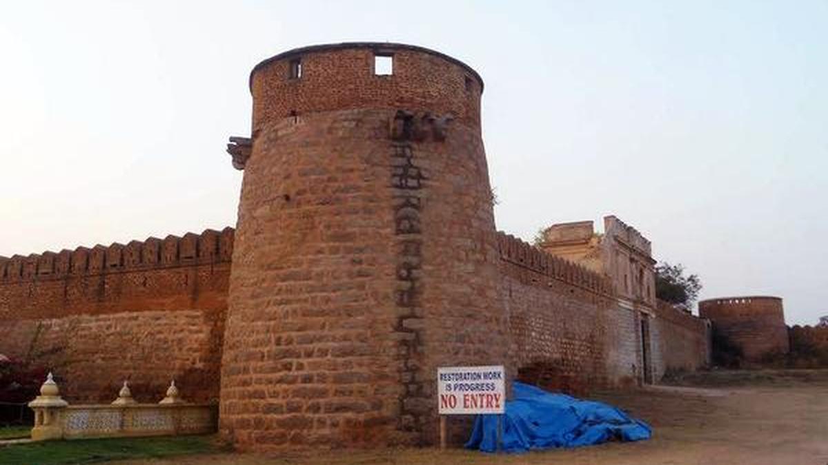 Kamineni scions in dispute over Domakonda fort - The Hindu