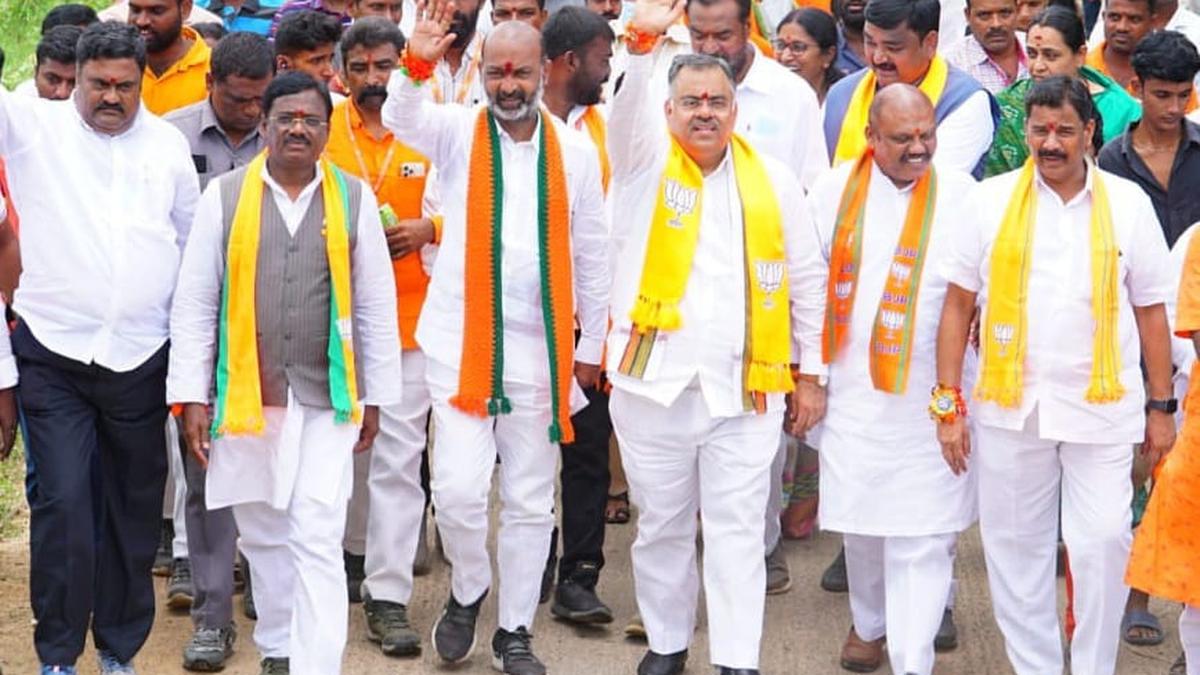 Tarun Chugh joins Bandi’s yatra - The Hindu