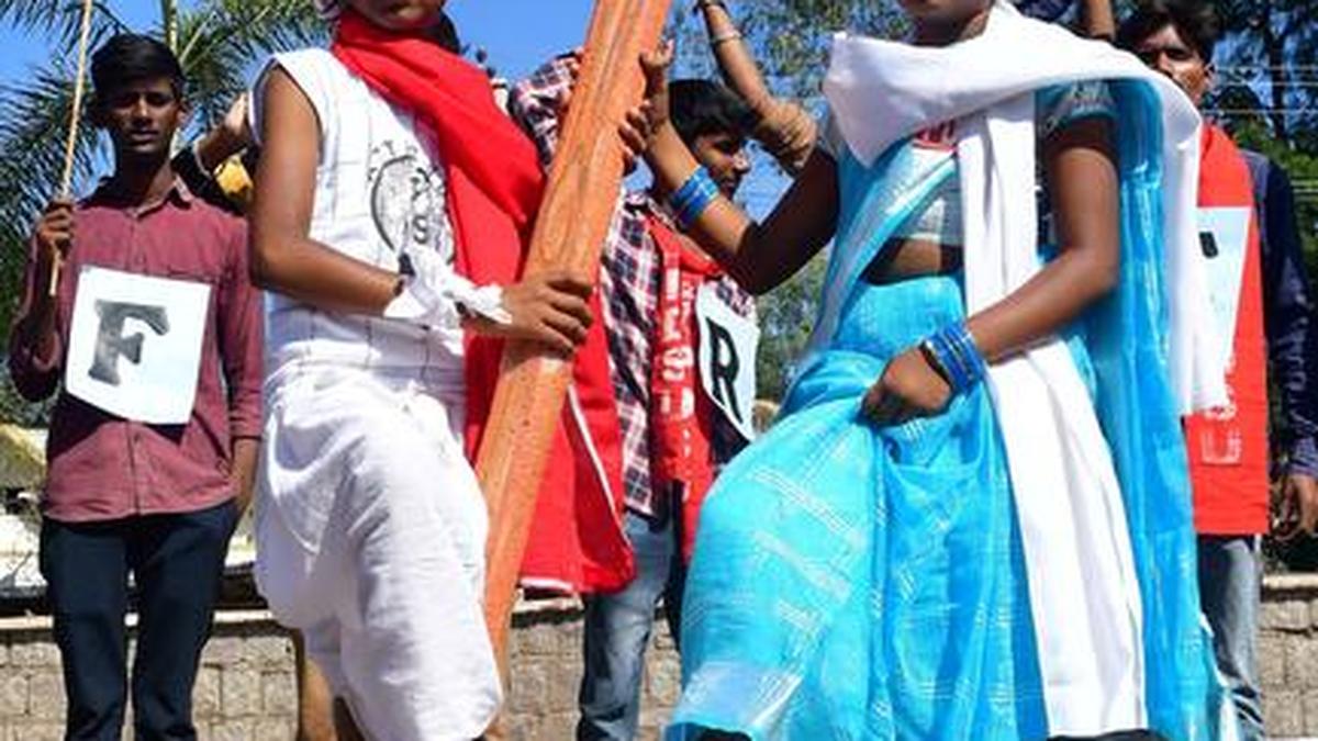 Normal life hit in Khammam as students protest - The Hindu