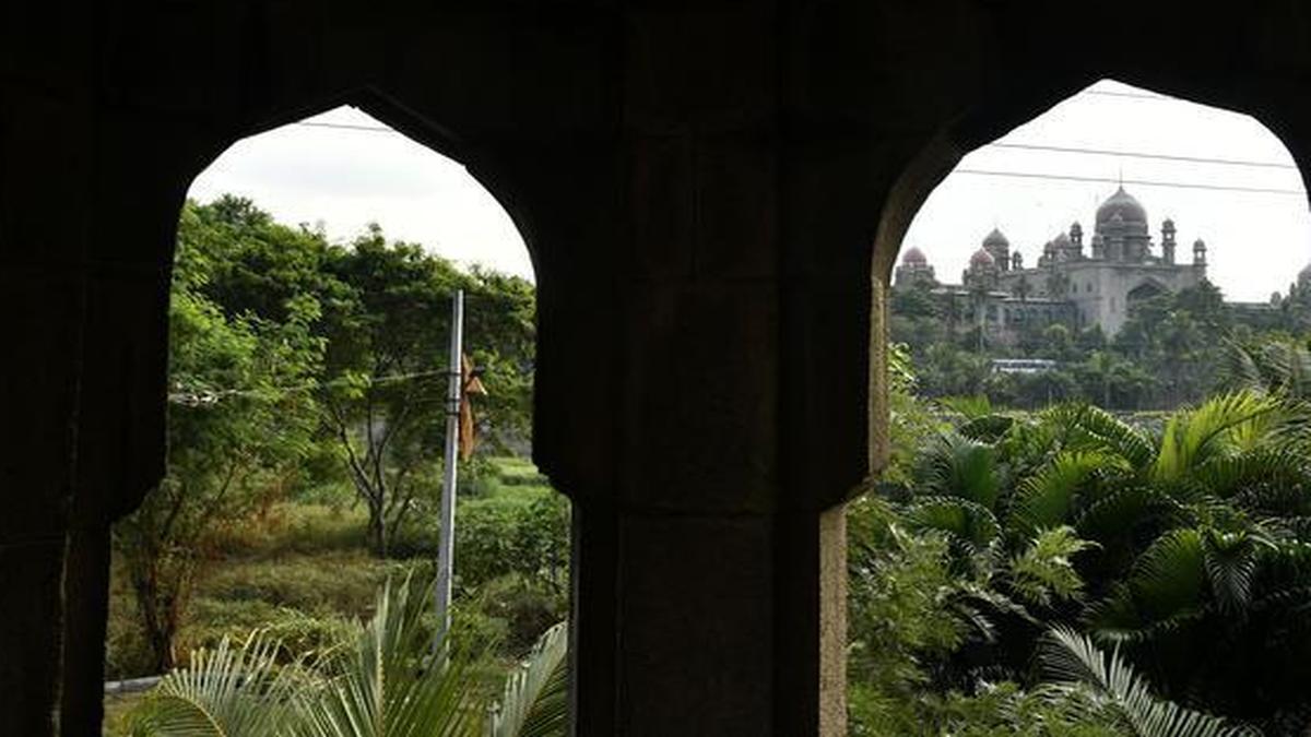 Telangana HC issues notices over Pulikunta ‘tank area encroachments ...