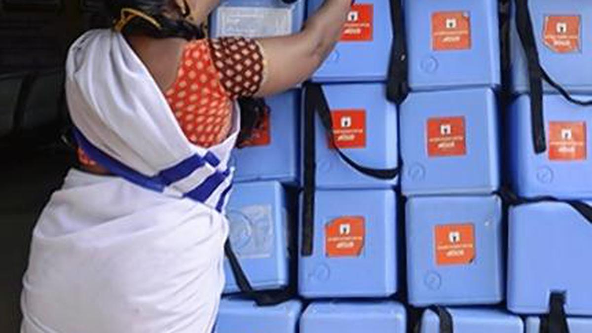 Campaign to highlight plight of frontline women workers - The Hindu