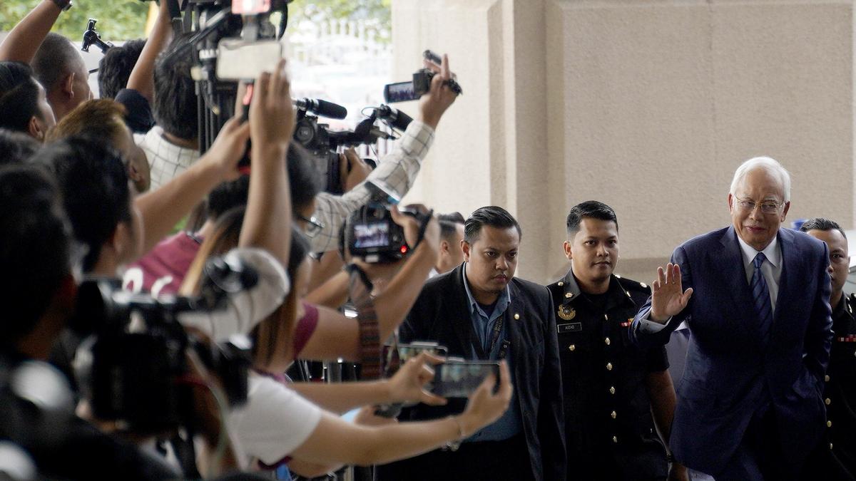 Malaysian ex-PM slapped with new charge over 1MDB scandal - The Hindu