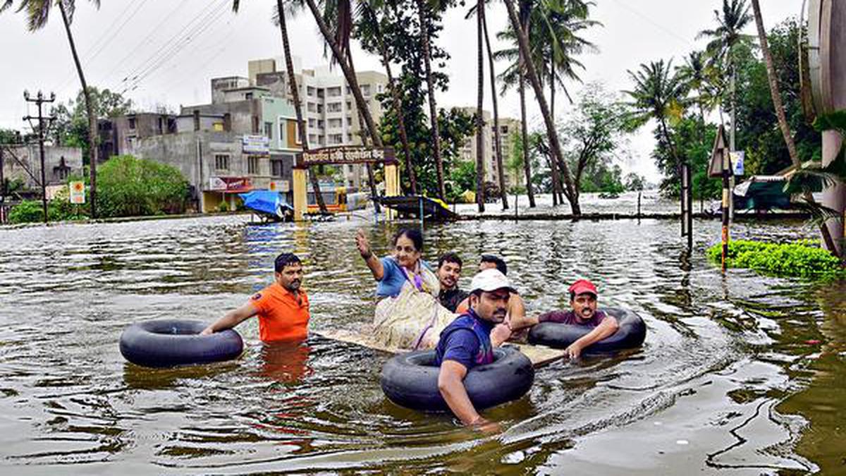 Floods Paralyse Kolhapur Sangli 1 32 Lakh Evacuated The Hindu
