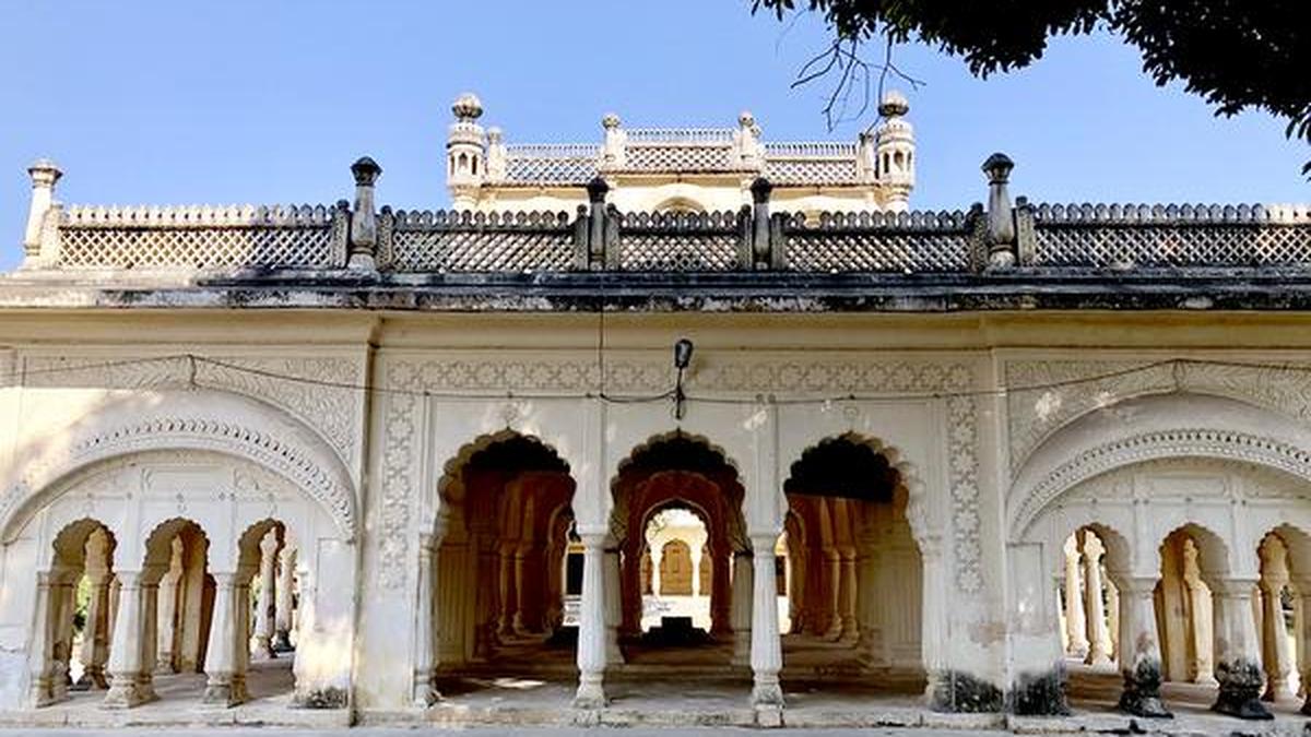 The moon-faced lady’s dargah - The Hindu