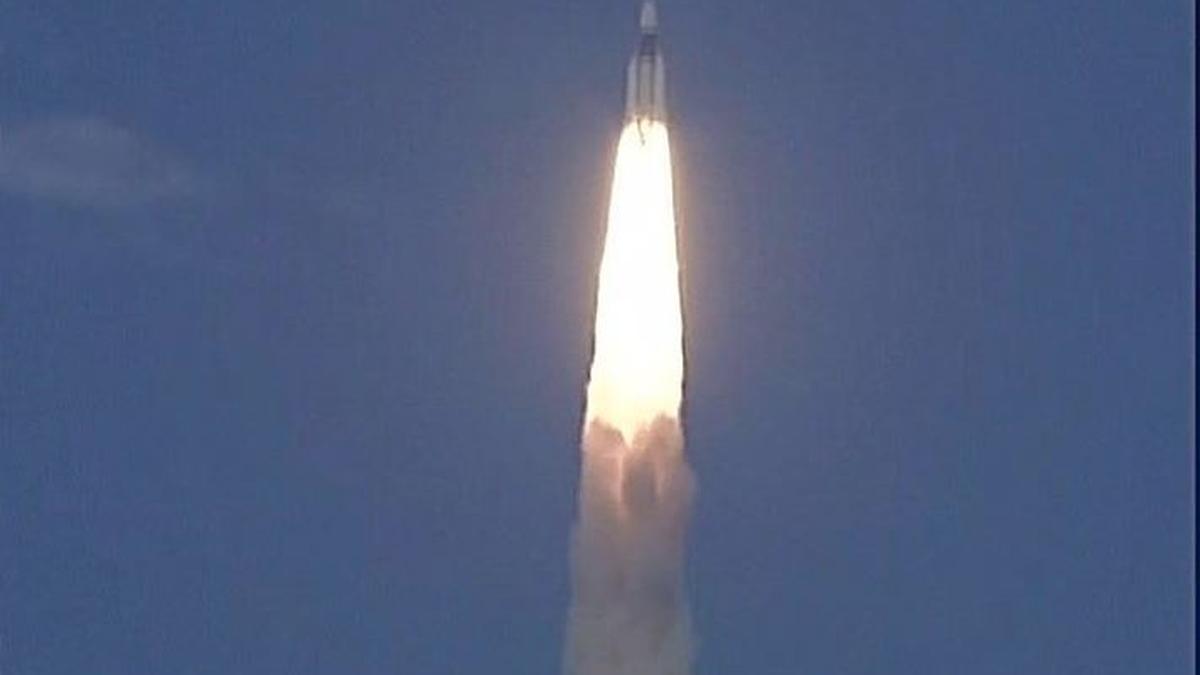 Live: GSLV-Mark III - ISRO's heaviest rocket launching GSAT-19 ...