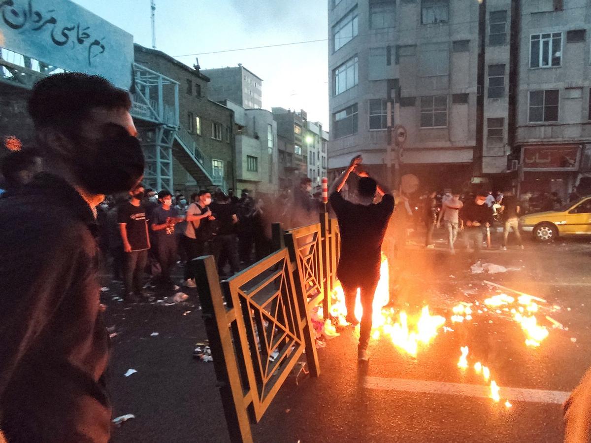 In Frames | Iran protests: Bare heads, steely hearts - The Hindu