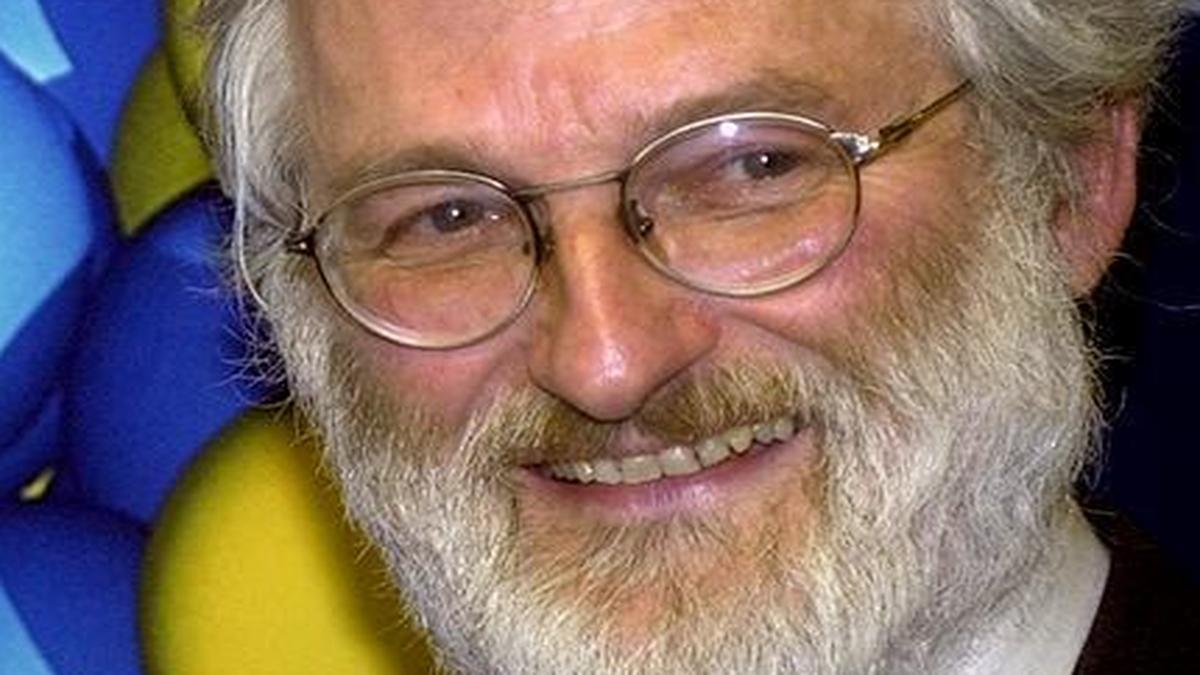 Pioneering geneticist John Sulston passes away - The Hindu