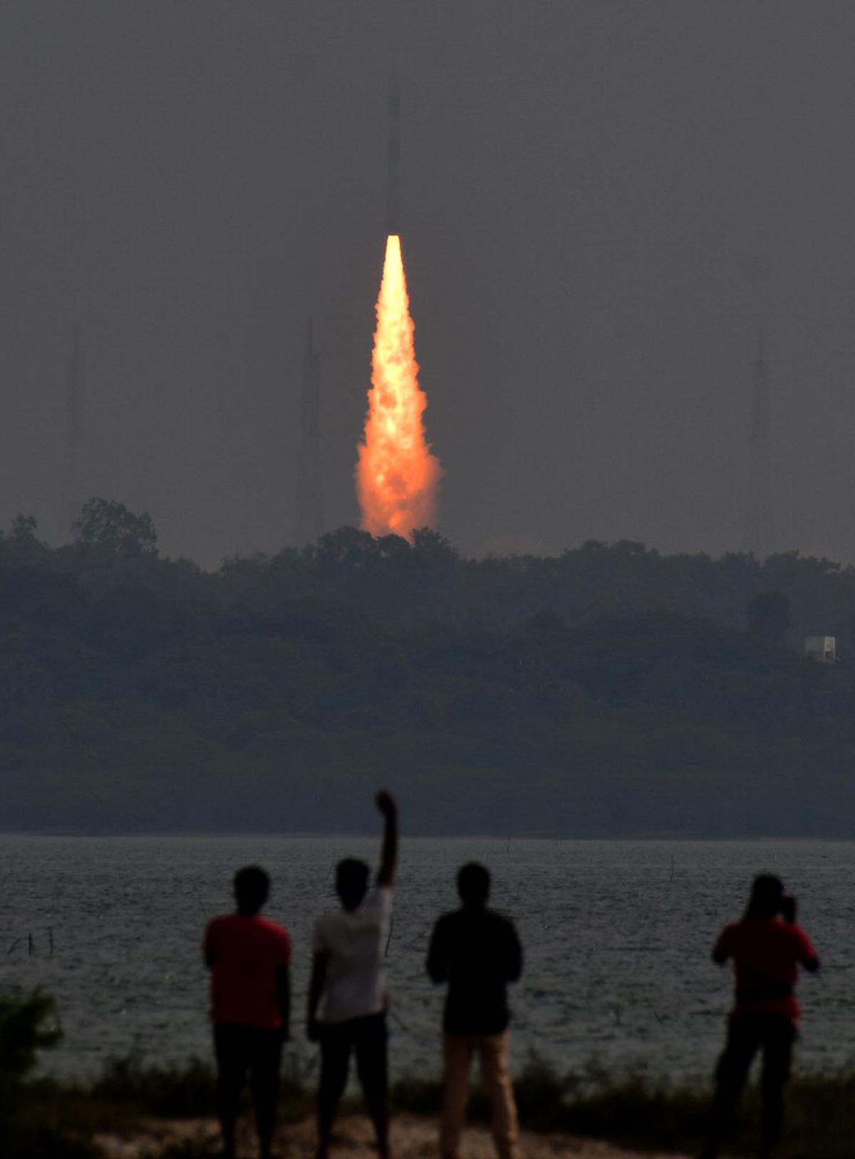 Isros Pslv C43 Successfully Places Hysis 30 Foreign Satellites In