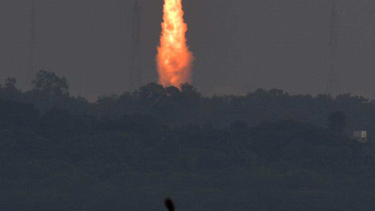 Isros Pslv C43 Successfully Places Hysis 30 Foreign Satellites In