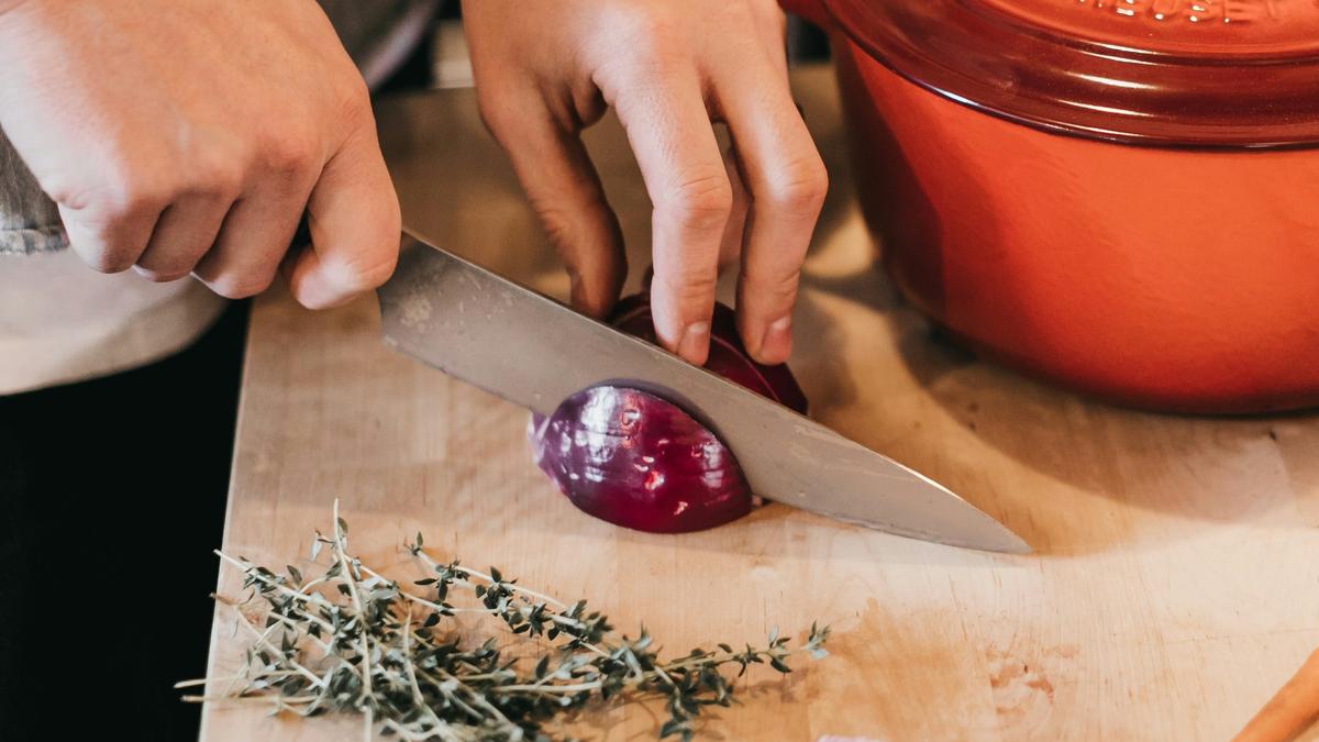 How does cutting onions make you cry? - The Hindu