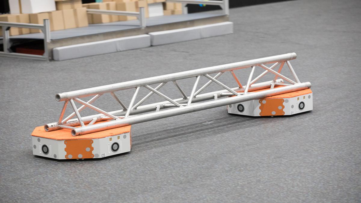 Moving packages inside warehouses with AI-powered high-speed robots ...