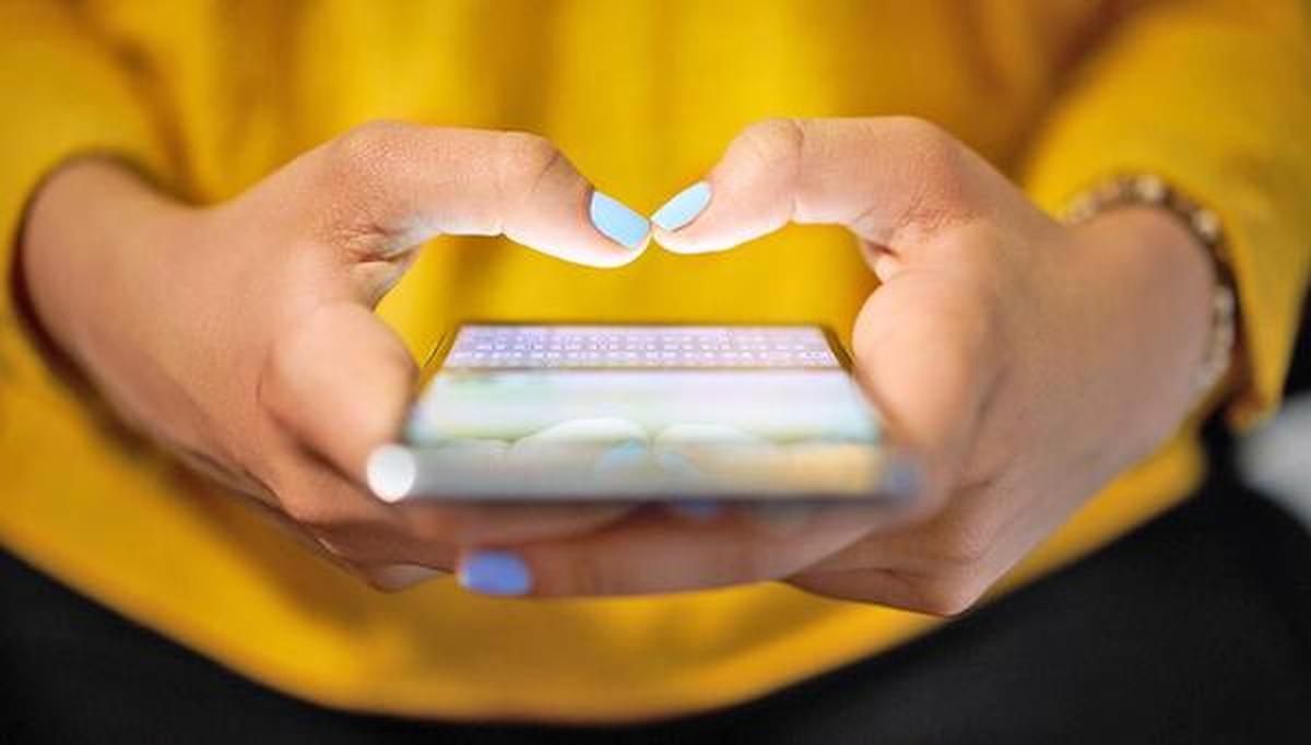 Over 50 crore Indians now use smartphones, 77% on Internet - The Hindu