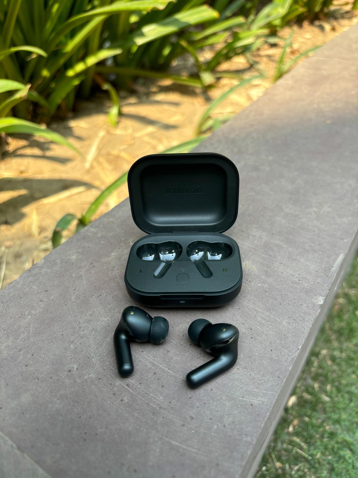 Moto Buds+ Review: A formidable contender that rivals more expensive ...