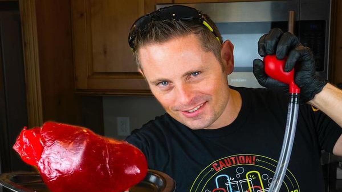 Grant Thompson, YouTuber behind 'King of Random', dies in paraglider ...