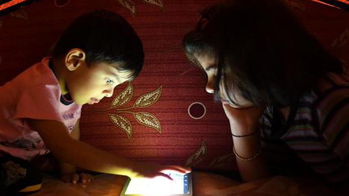 More students using smartphones for entertainment than study: survey ...