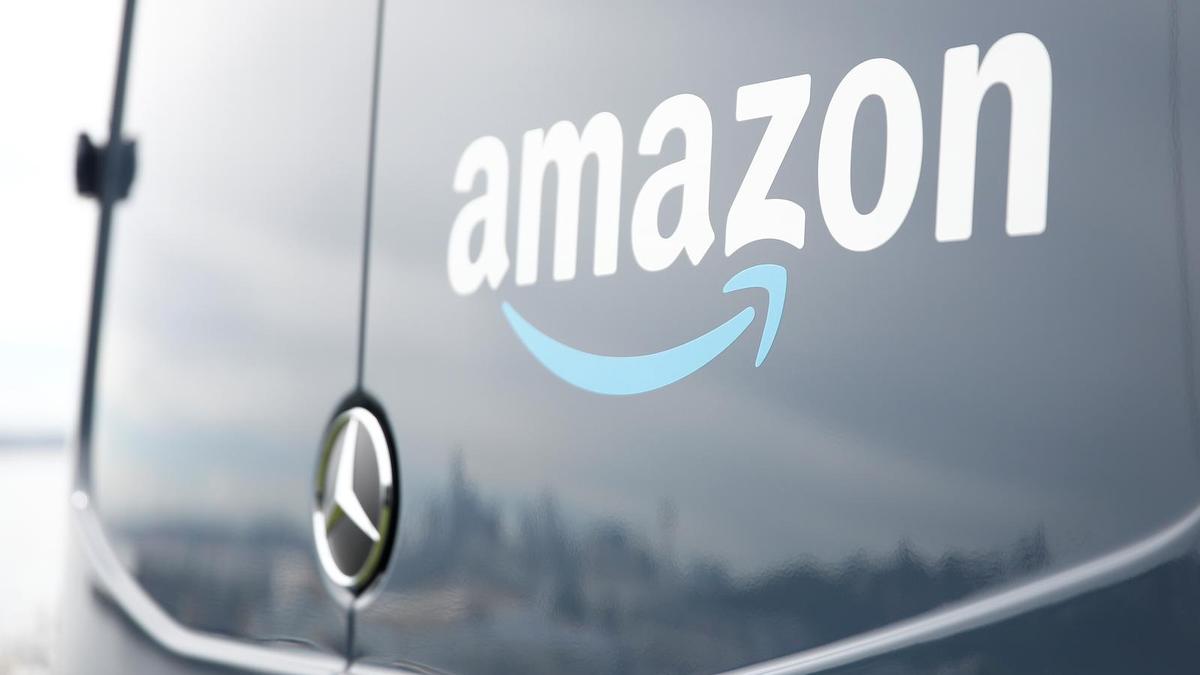 Amazon plans AI-powered cameras in delivery vans to improve driver ...