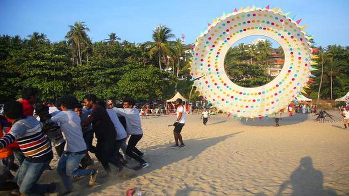 Kozhikode’s One India Kite attracts youngsters to kite flying - The Hindu