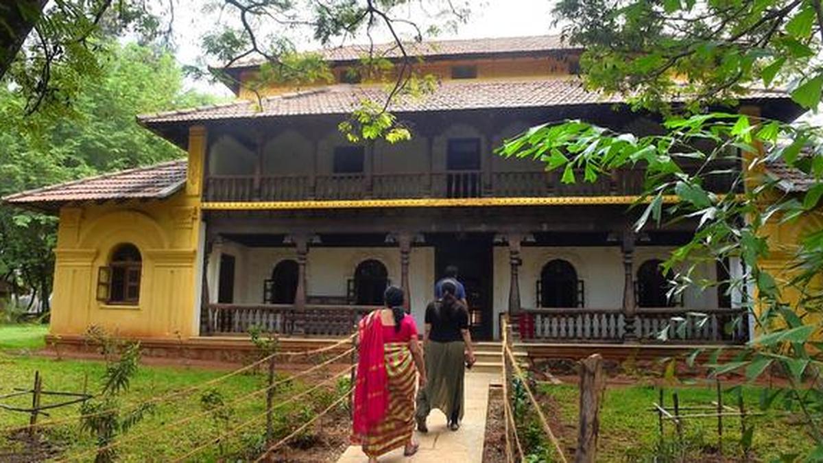 A walk through DakshinaChitra with Deborah Thiagarajan - The Hindu