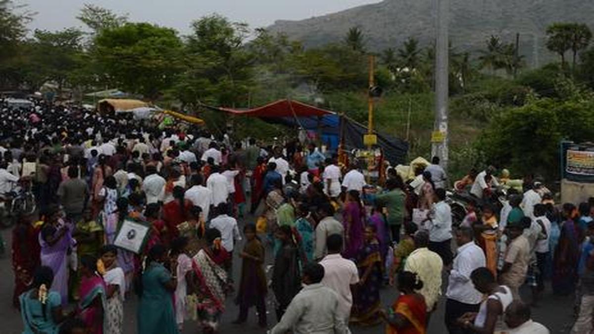 The girivalam at Tiruvannamalai - The Hindu