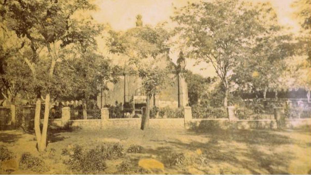 Stories these forts narrate - The Hindu