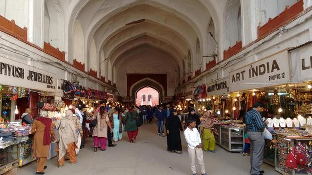 Mughal paintings on Chhatta Bazaar’s arches are being uncovered by ASI ...