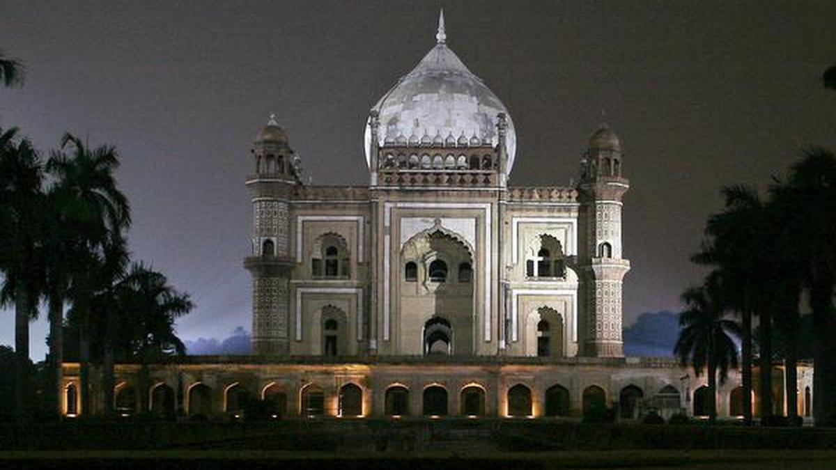 The Awadh Nawab’s dubious gift to Delhi - The Hindu