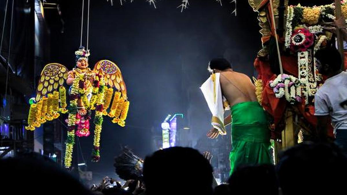 Story behind the intriguing dolls that shower flower on the deities in ...