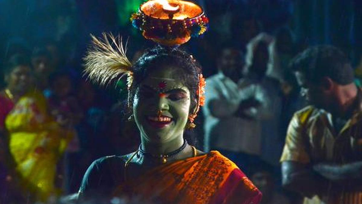 Endearing Kurathi as the the drama queen - The Hindu