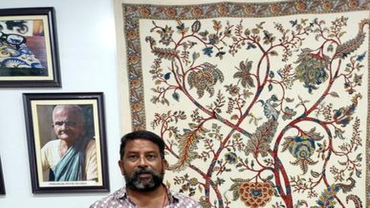 Pitchuka Srinivas, the lone crusader for Kalamkari - The Hindu