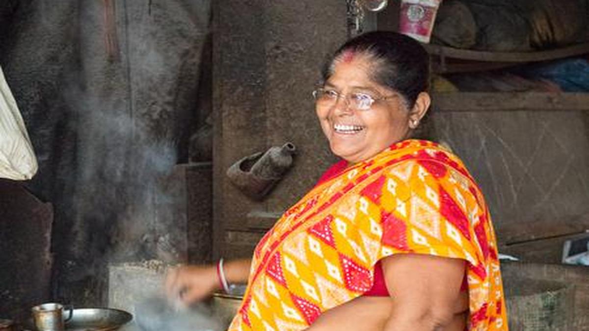 Kolkata’s ‘chaayer mashi’ - The Hindu