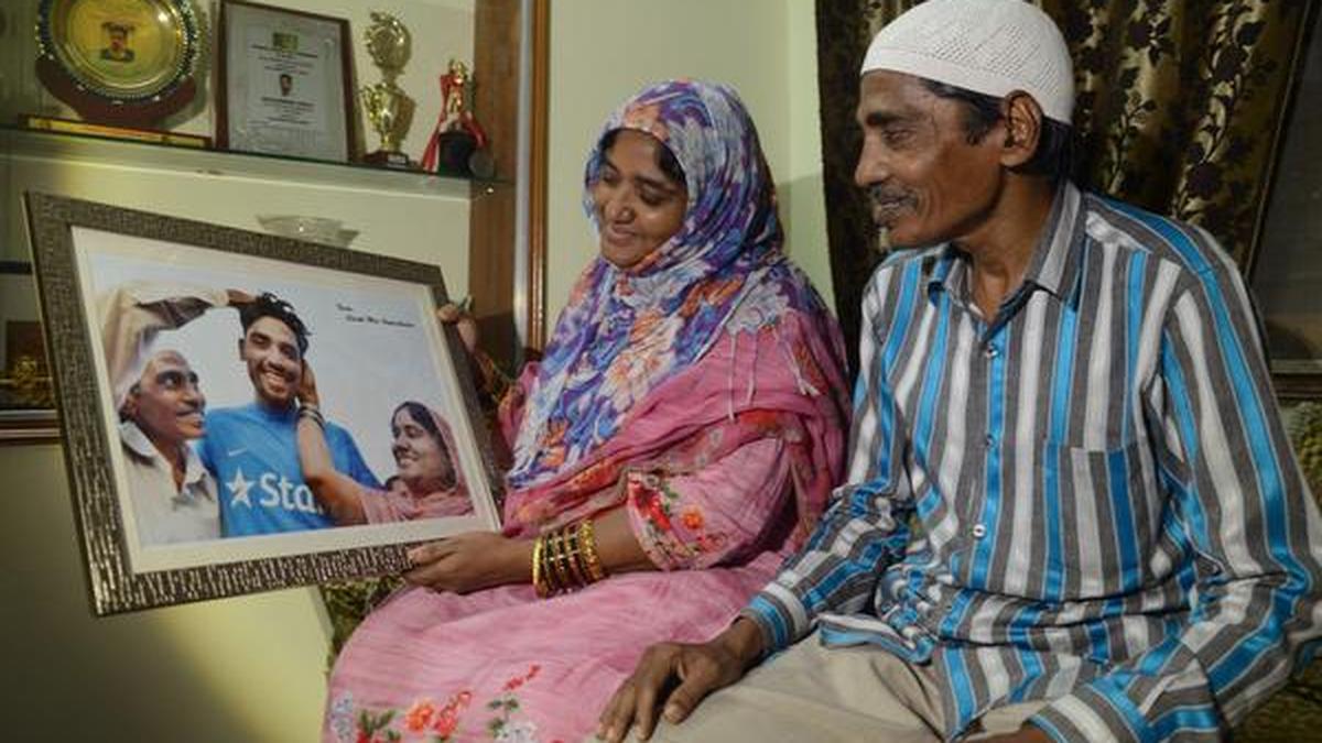 Cricketer Mohammed Siraj to miss father's funeral due to quarantine ...