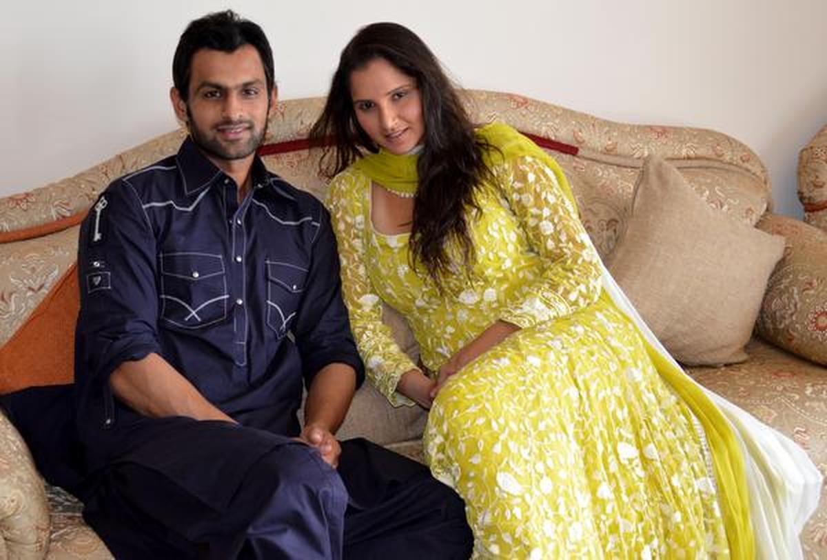 Shoaib Akhtar With Diya Mirza
