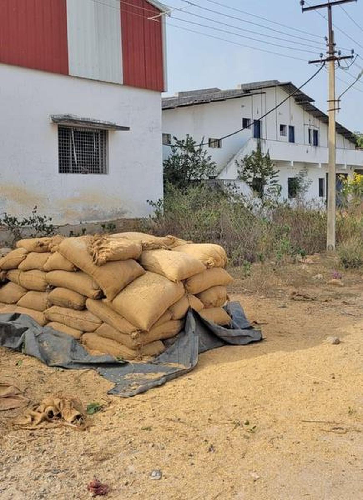 Telangana’s Sircilla power loom weavers in a knot - The Hindu