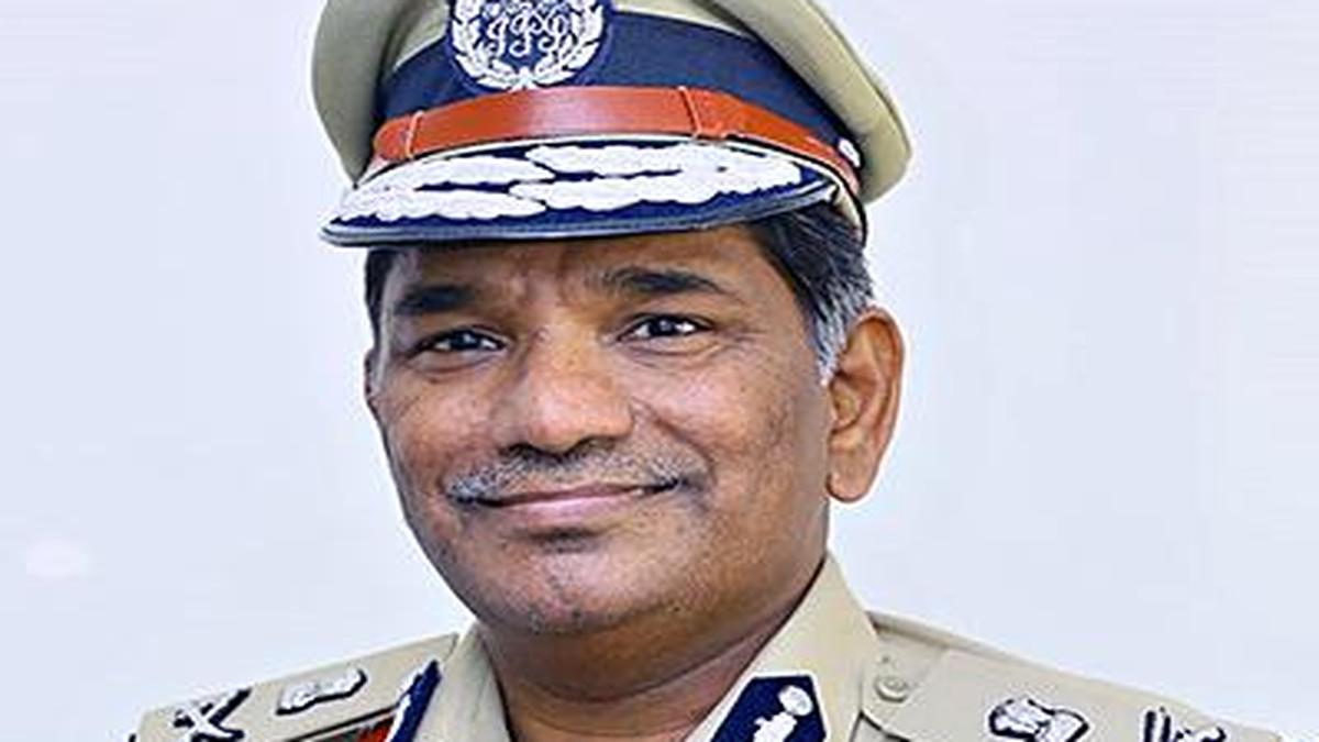 DGP reviews security for I-Day celebrations in Vijayawada - The Hindu