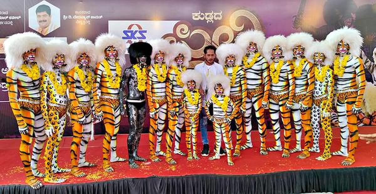 All about ‘Huli Vesha’ or tiger dance of coastal Karnataka - The Hindu