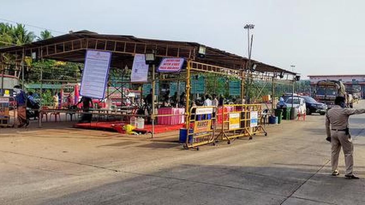 Three helpdesks set up at Talapady checkpost - The Hindu