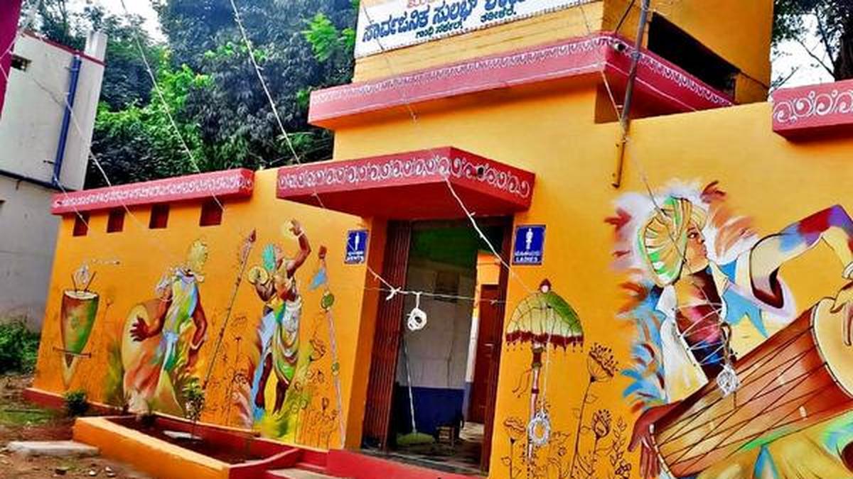 Women demanding public toilets in Kalaburagi lock down gram panchayat ...