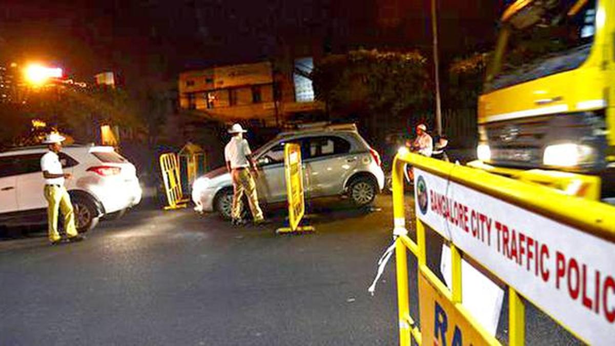 While checking no parking offence, Bengaluru traffic police catch car ...