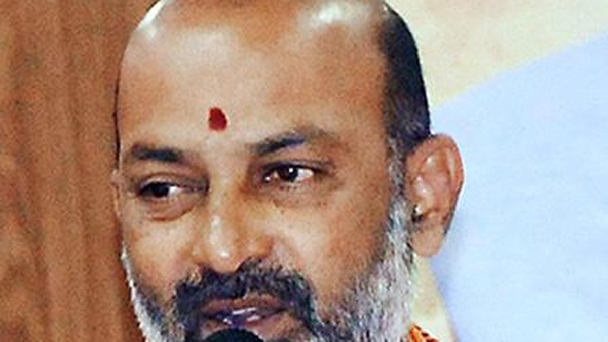 Bandi resumes padayatra - The Hindu