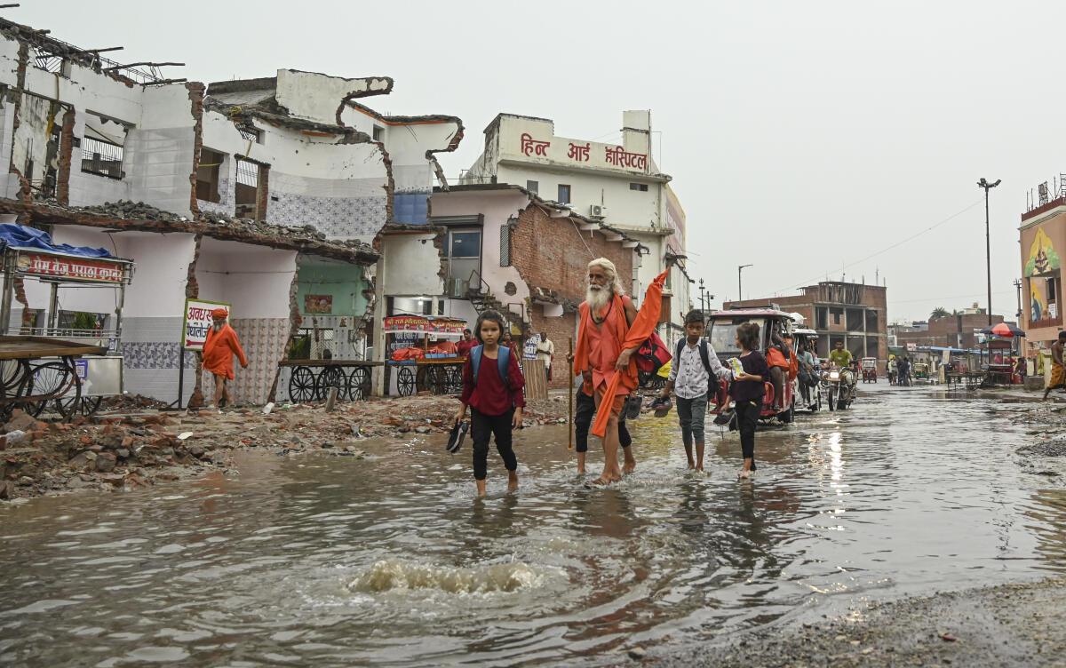 Watch: Rainfall causes waterlogging in Ayodhya - The Hindu